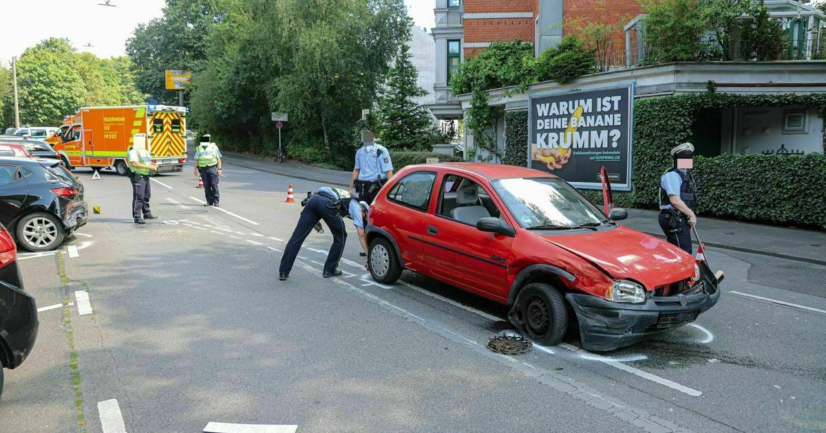 Mehrere Verletzte nach Auspark-Unfall in Wuppertal-Heckinghausen