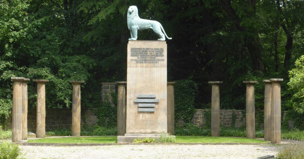 Volkstrauertag: Führung über den Barmer Ehrenfriedhof