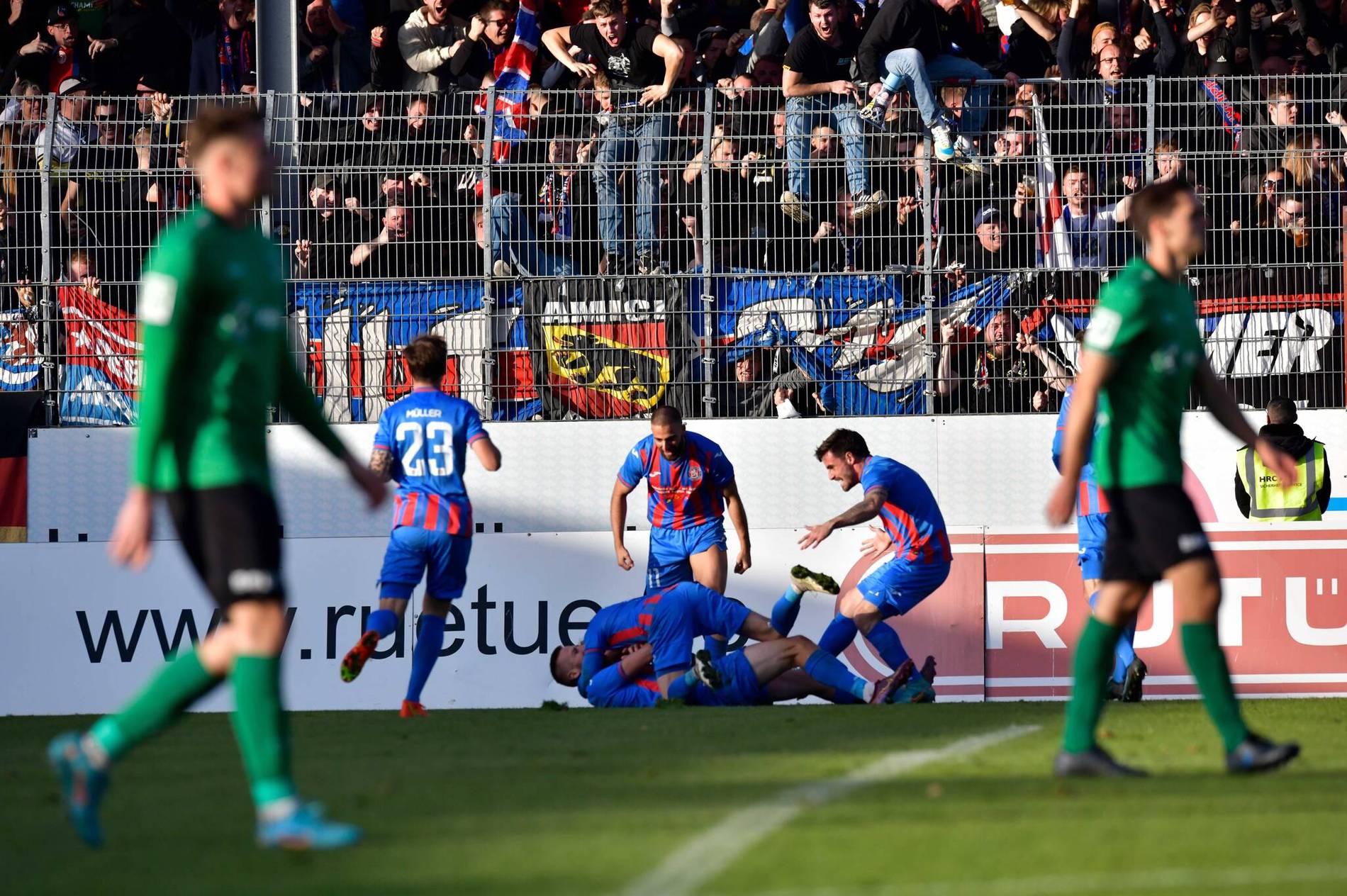 Fußball-Regionalligst WSV gewinnt Hit in Münster mit 1:0