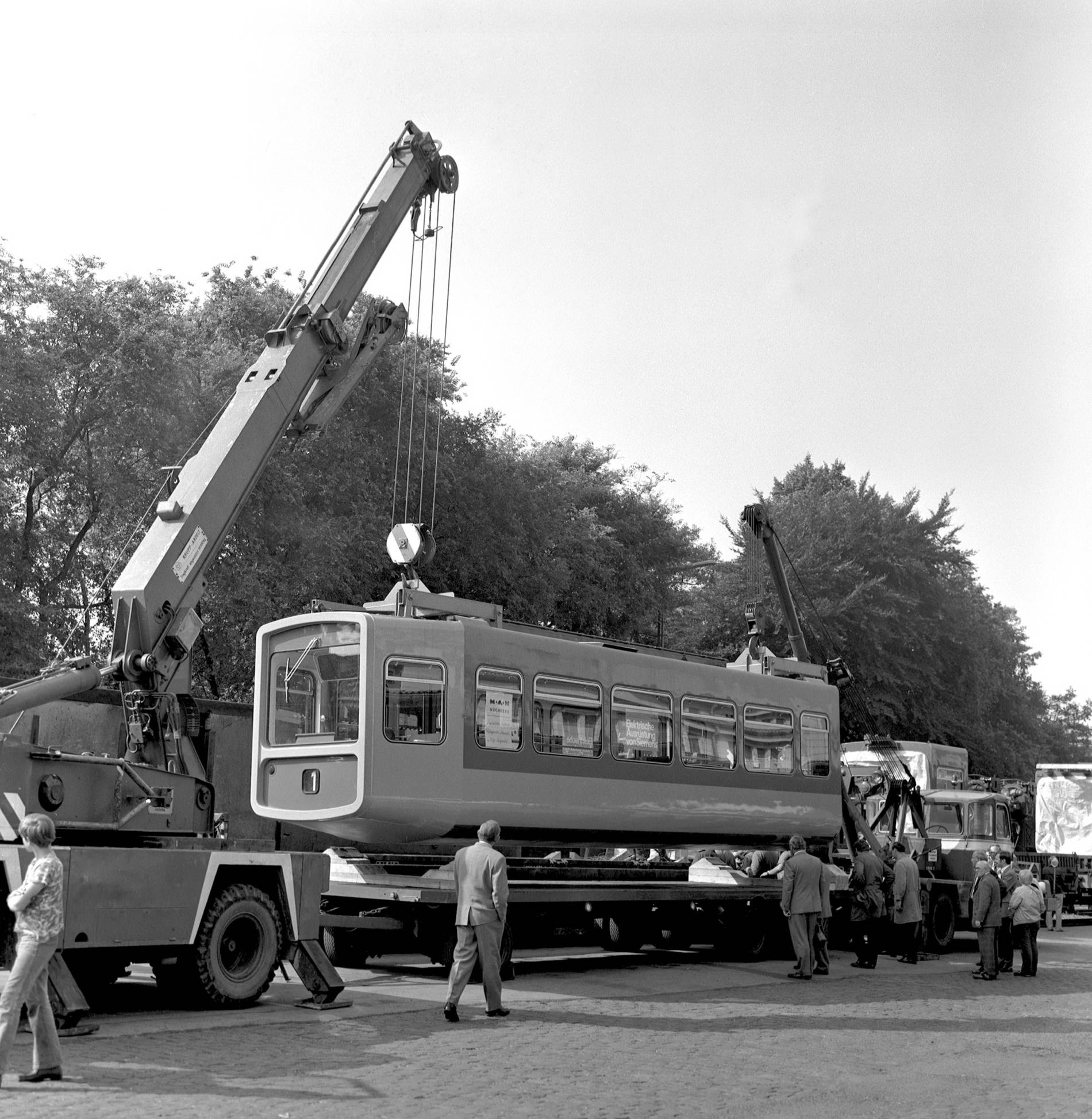 Wuppertaler Schwebebahn zum 50. GTW-Jubiläum