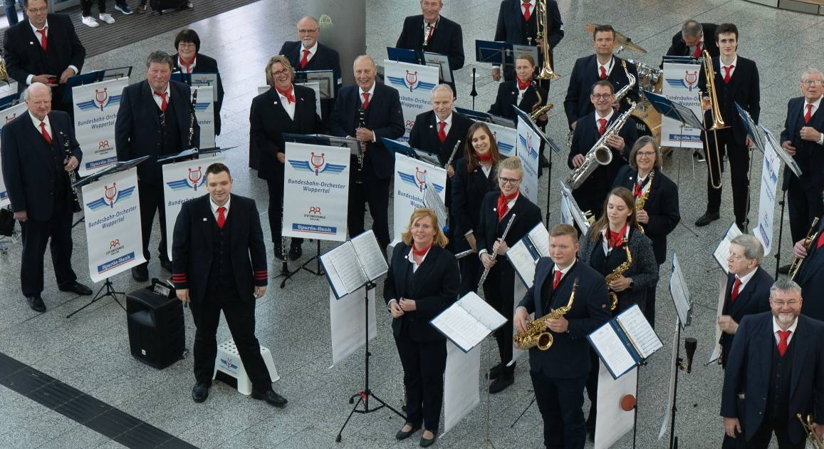 Sonntag in Wuppertal: Weihnachtssounds im Hauptbahnhof