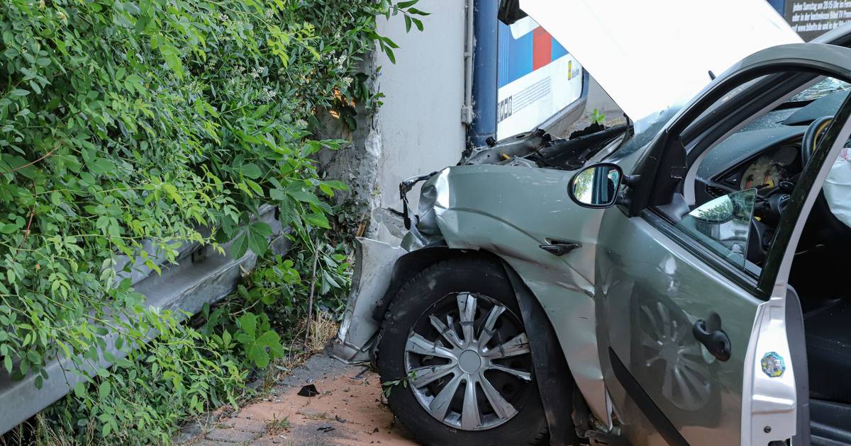 Unfall in Wuppertal: 17-Jähriger ohne Fahrerlaubnis