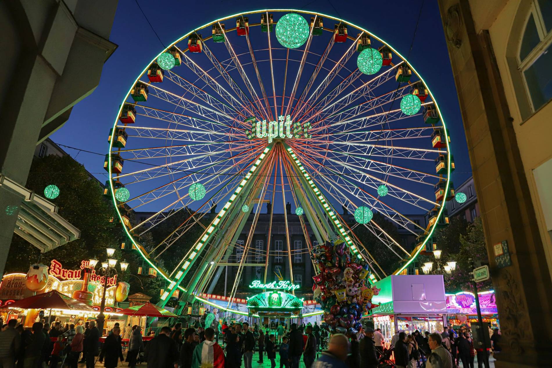 Barmer „Lichterzauber“ in Wuppertal wieder mit der Kirmes