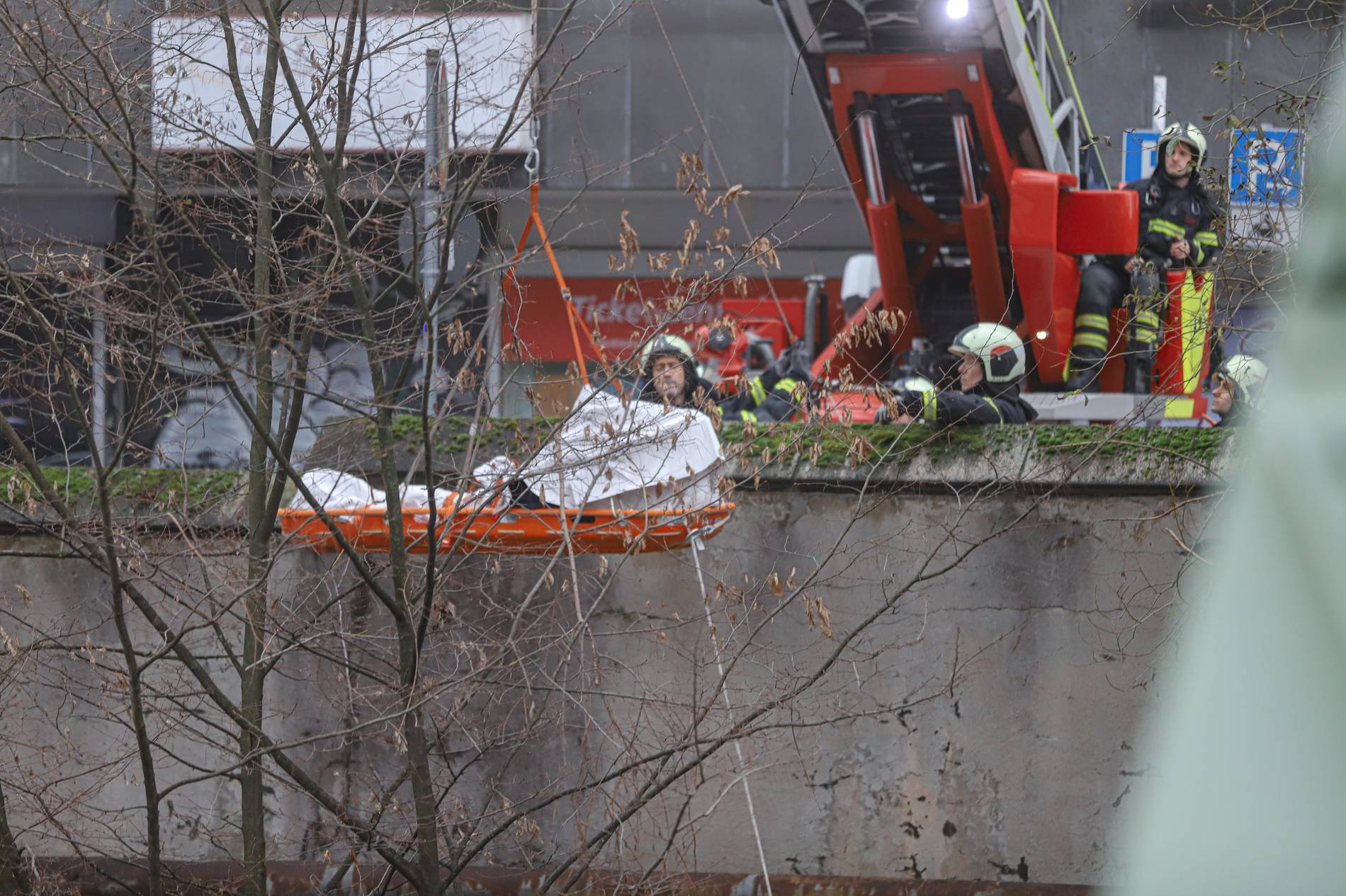 Leichenfund im Alten Teich bei Wolfsburg: Ermittler prufen mögliches ...