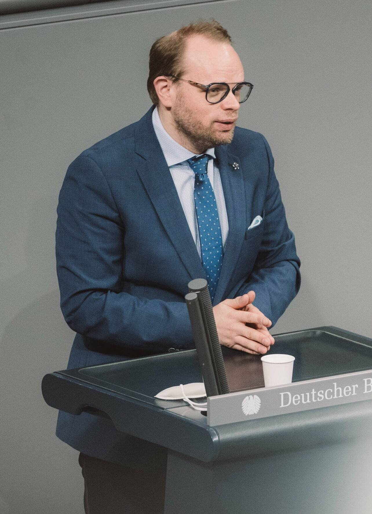 Helge Lindh (SPD) ruft zum Kampf um die Demokratie auf