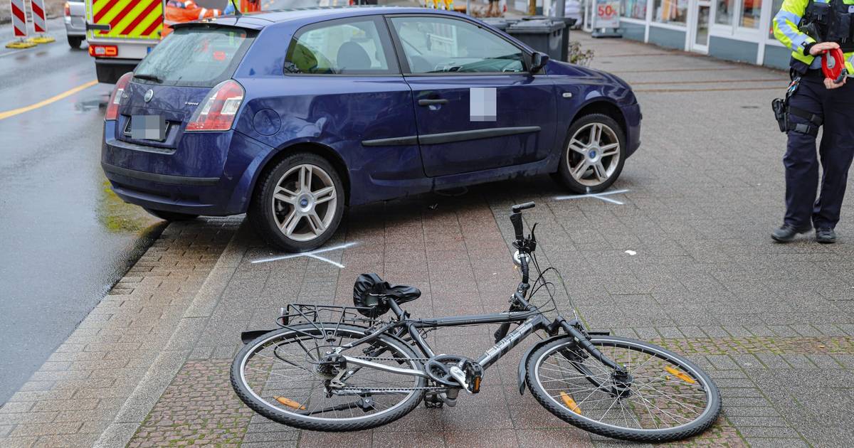Radfahrerin in Wuppertal-Oberbarmen von Auto angefahren
