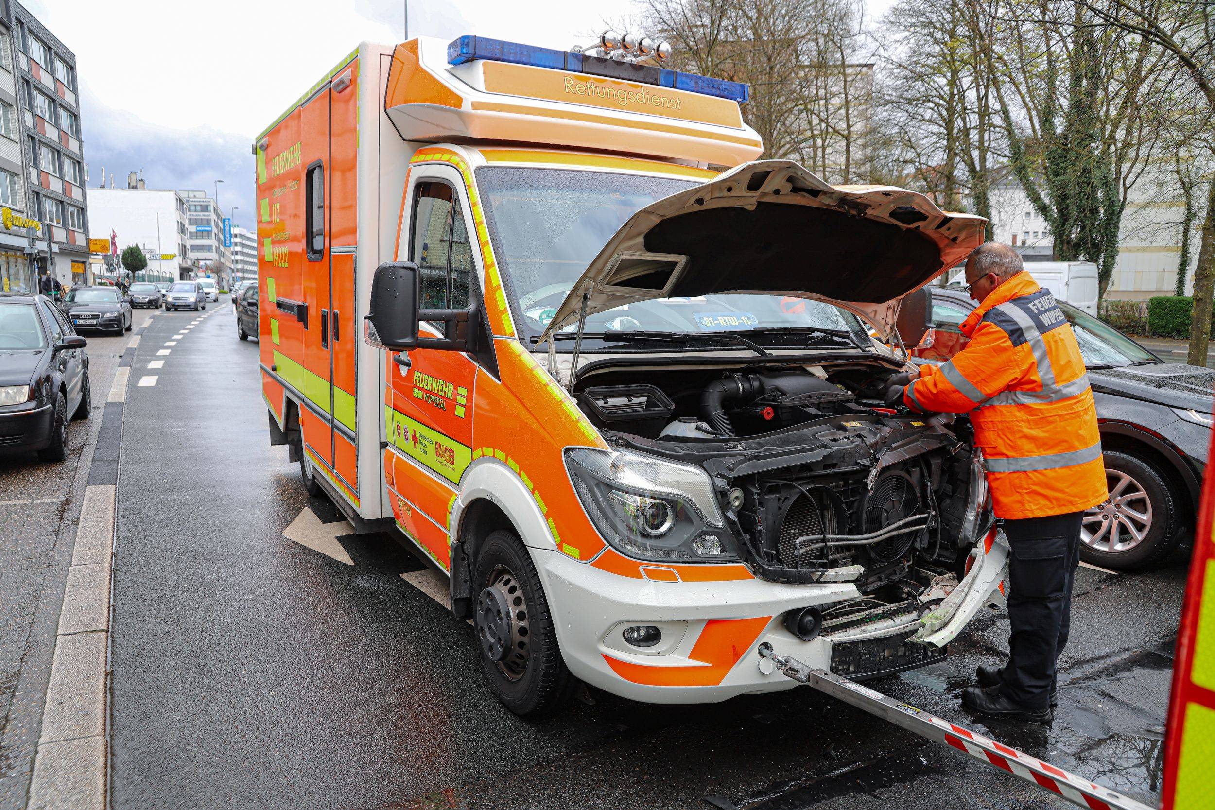 Elegantes Unflle Mit Rettungswagen Bilder