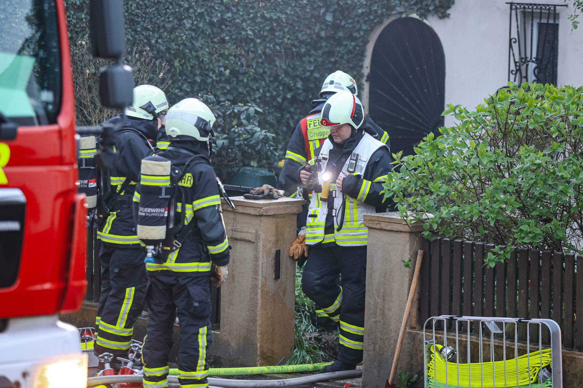 Mann stirbt bei Brand in Einfamilienhaus in Wuppertal