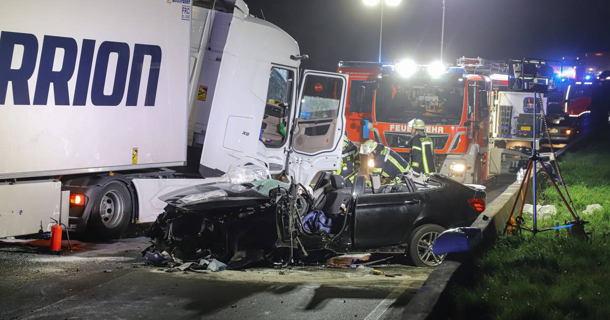 A1 bei Remscheid nach schwerem Unfall lange gesperrt