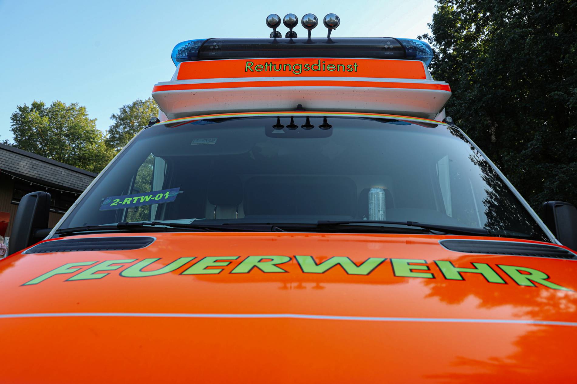 Zwei Schwerverletzte bei Unfall in Wuppertal-Cronenberg