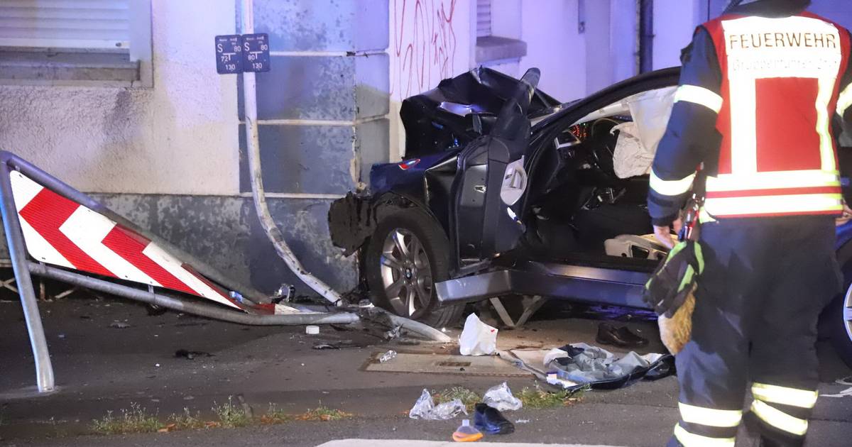 Autofahrer nach Unfall in Wuppertal-Heckinghausen gestorben