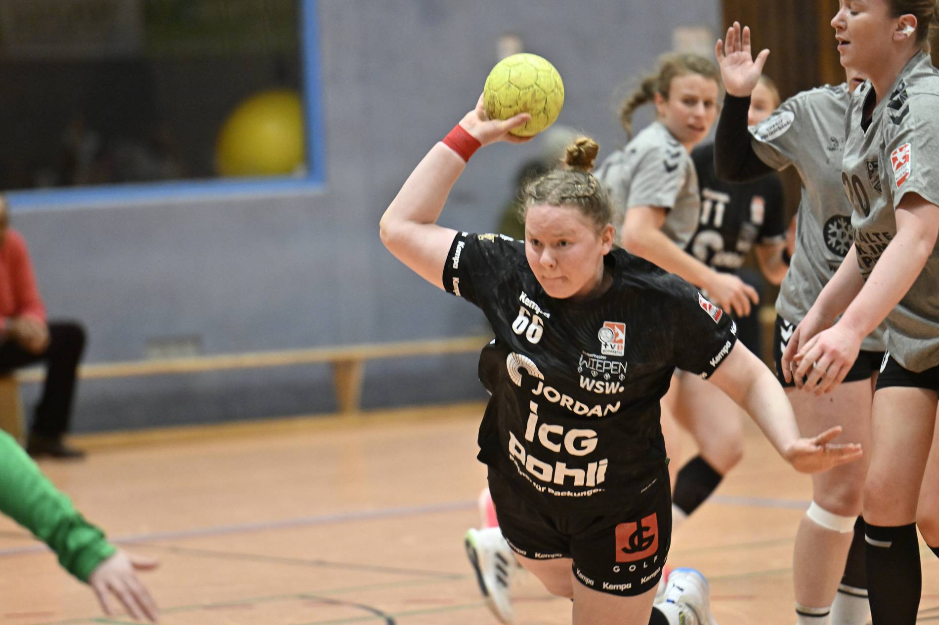 Handball-RL: TVB Wuppertal siegt in St. Tönis 37:27