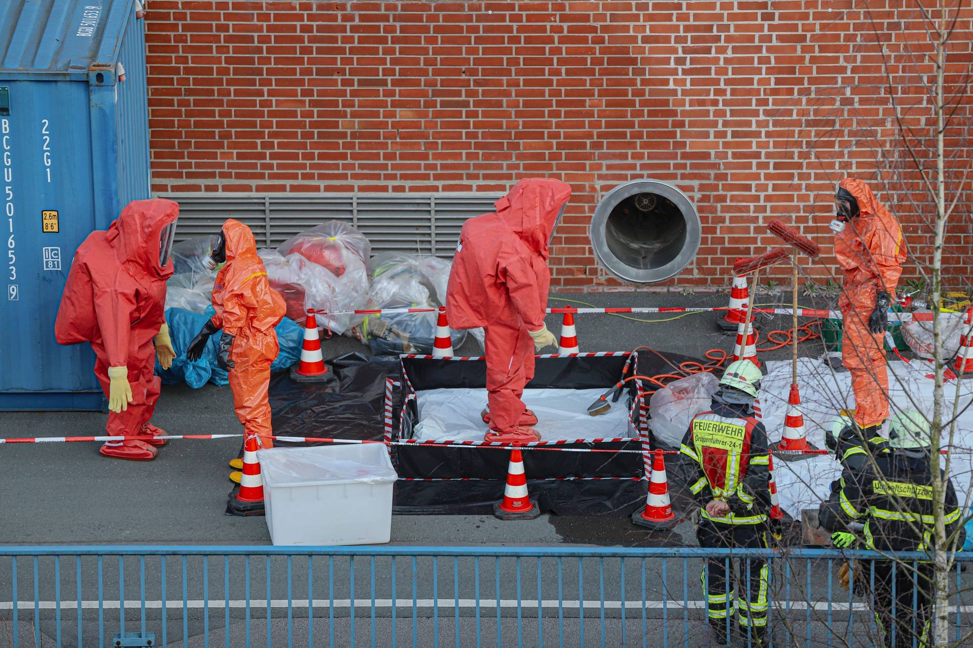 Gefahrguteinsatz in der Firma Solventum in Nähe der Wupper