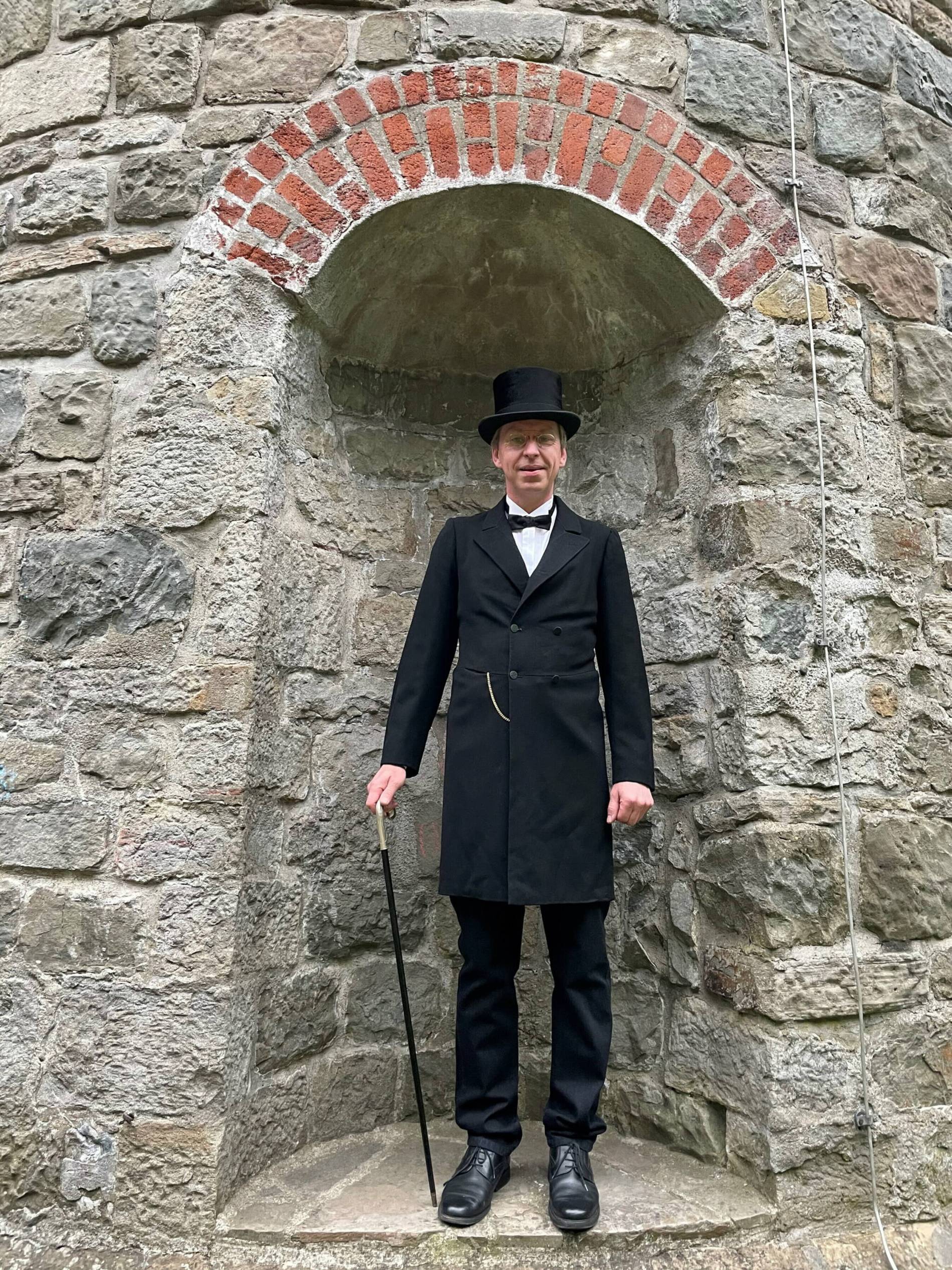 Herr Toelle lädt in Wuppertal zum romantischen Toelleturm ein