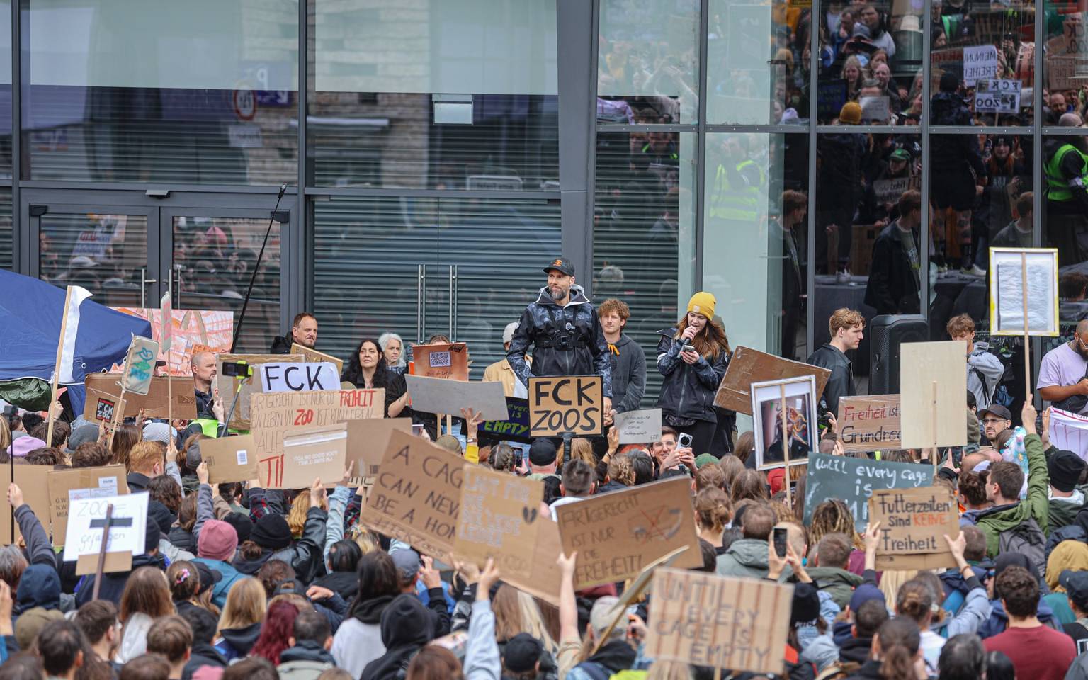 Demo: 2.000 Menschen unterstützen Robert Marc Lehmann