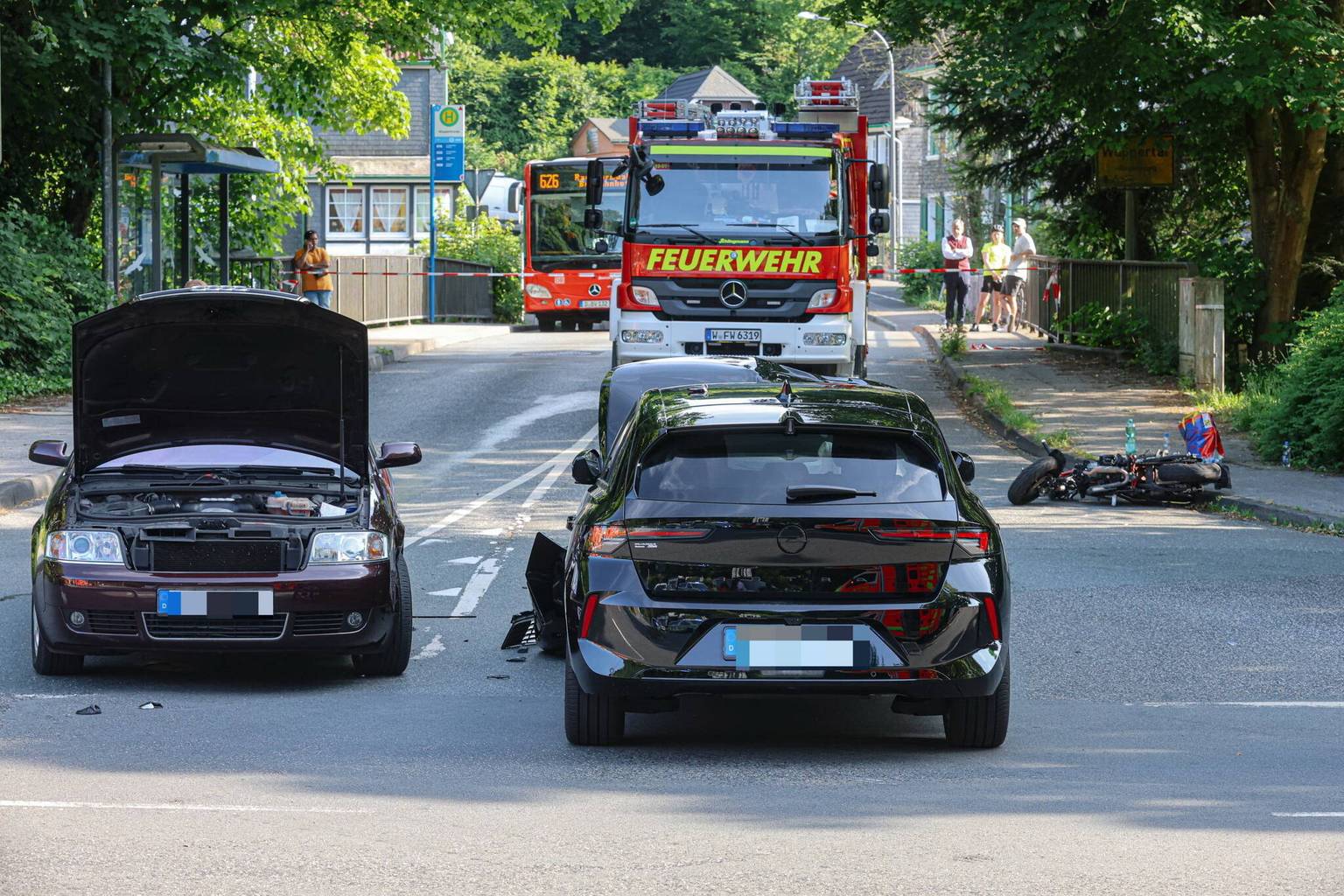 Motorradfahrer (65) stirbt bei Unfall auf der Wupperstraße