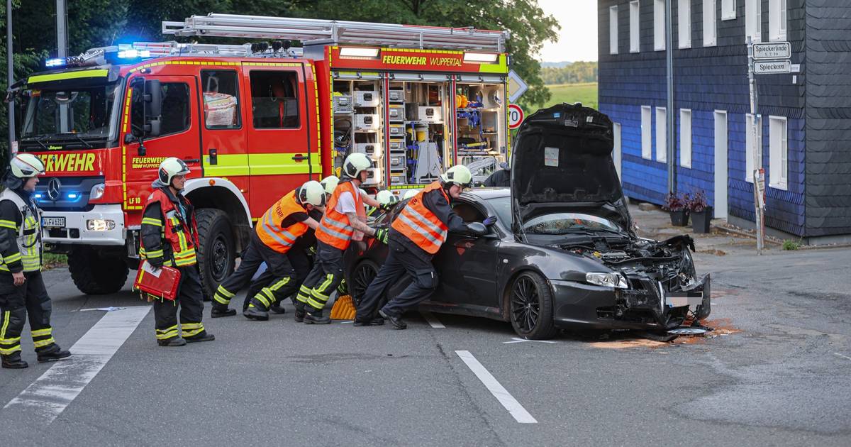 Fünf Leichtverletzte bei Unfall in Wuppertal-Beyenburg