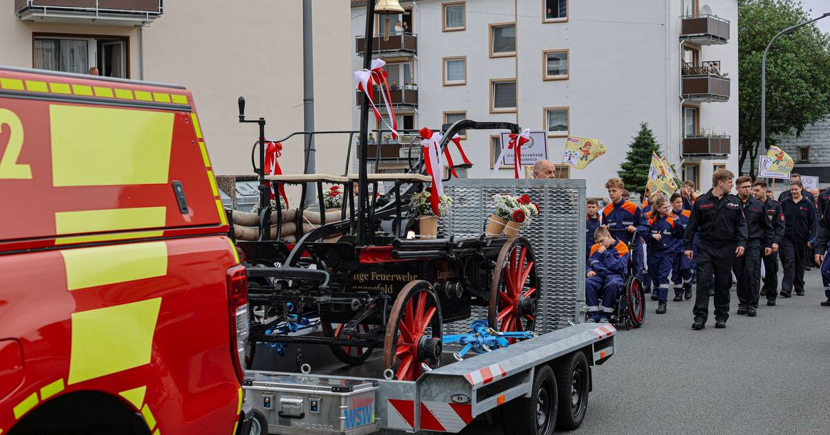 Bilderstrecke: Umzug und Fest zu 150 Jahre FF Langerfeld