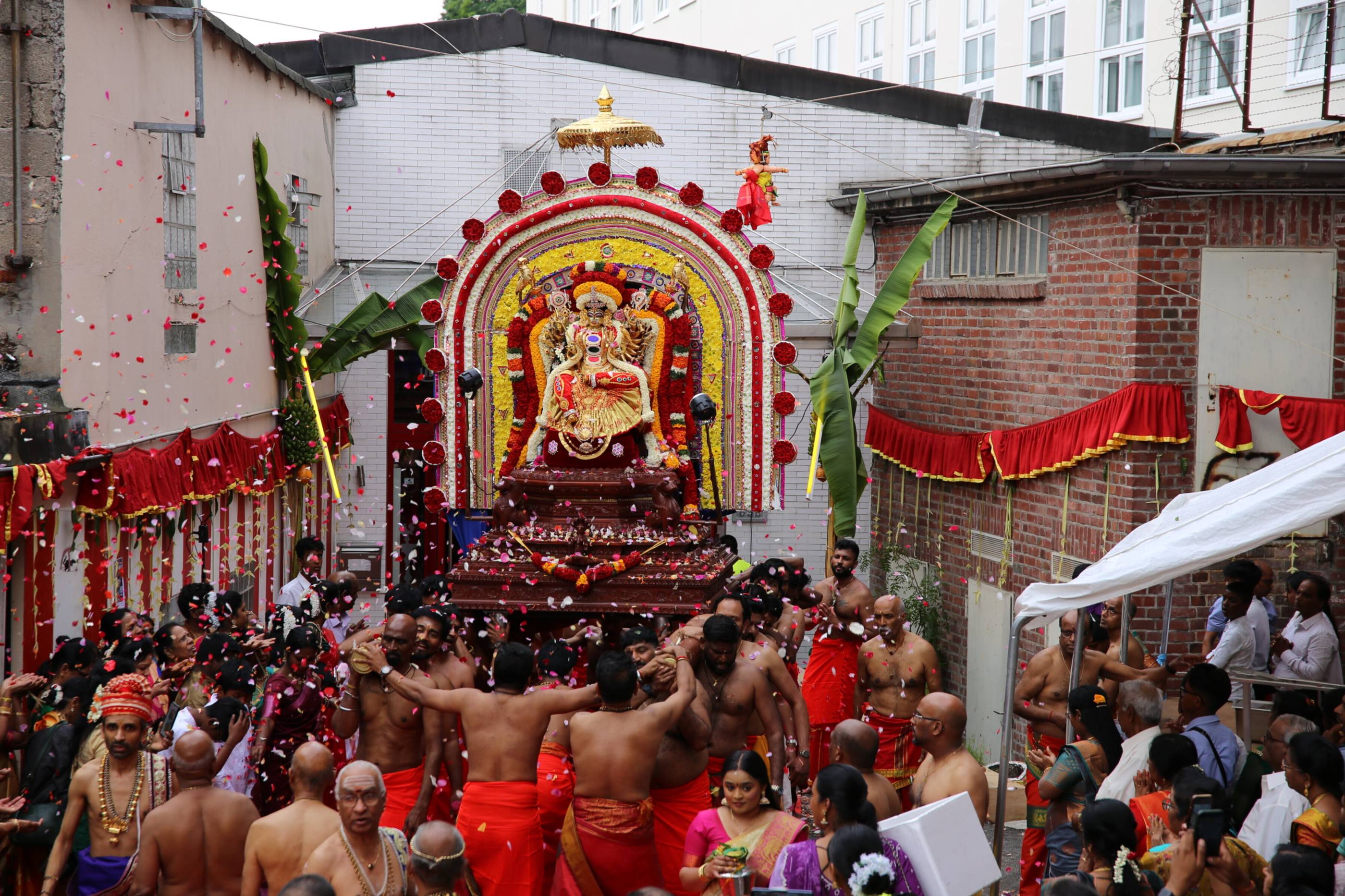 Bilder: Große Wuppertaler Hindu-Prozession 2026