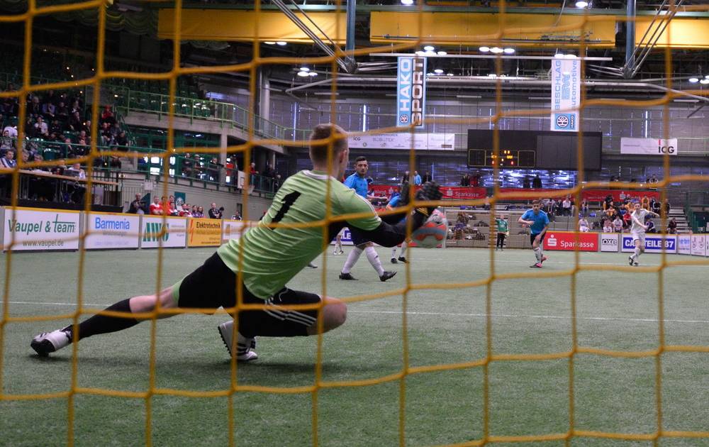 Wuppertaler Fußball-Stadtmeisterschaft: Liveticker: Kampf um die Hallen ...